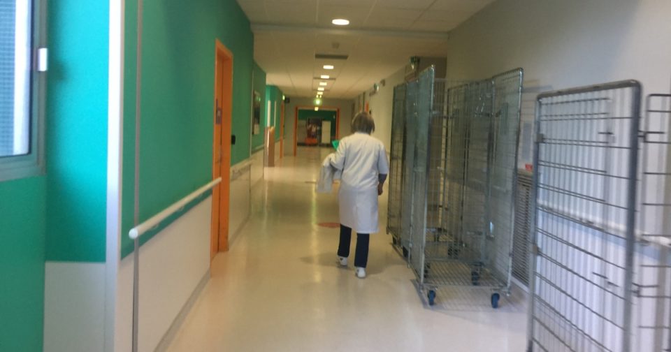 Vaccination obligatoire pour les soignants : rassemblement au CHU de ...