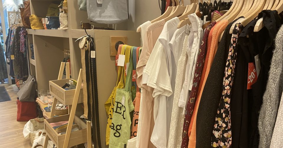 “En mode cocooning” : une boutique qui a un air de vacances ...