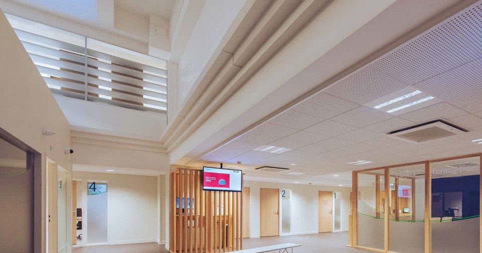 Plus moderne et lumineux, l’accueil de la CAF et de la CPAM fait peau neuve • macommune.info