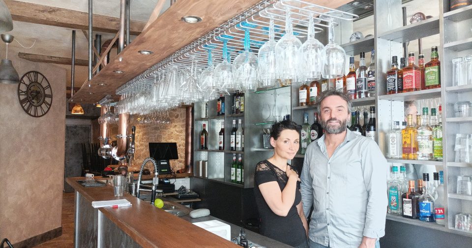 UnderWorld, un nouveau bar punk-rock a ouvert ses portes cette semaine ...