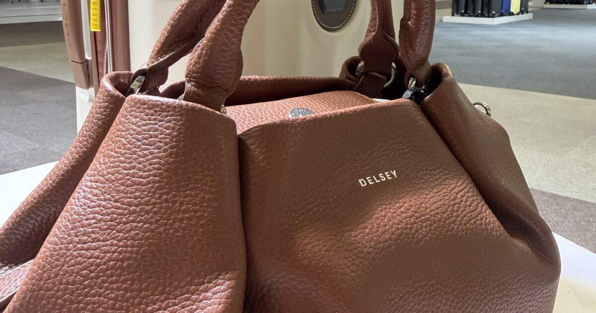 Shopping pour la Fête des mères : une valise cabine Delsey Carrousel 2. ...